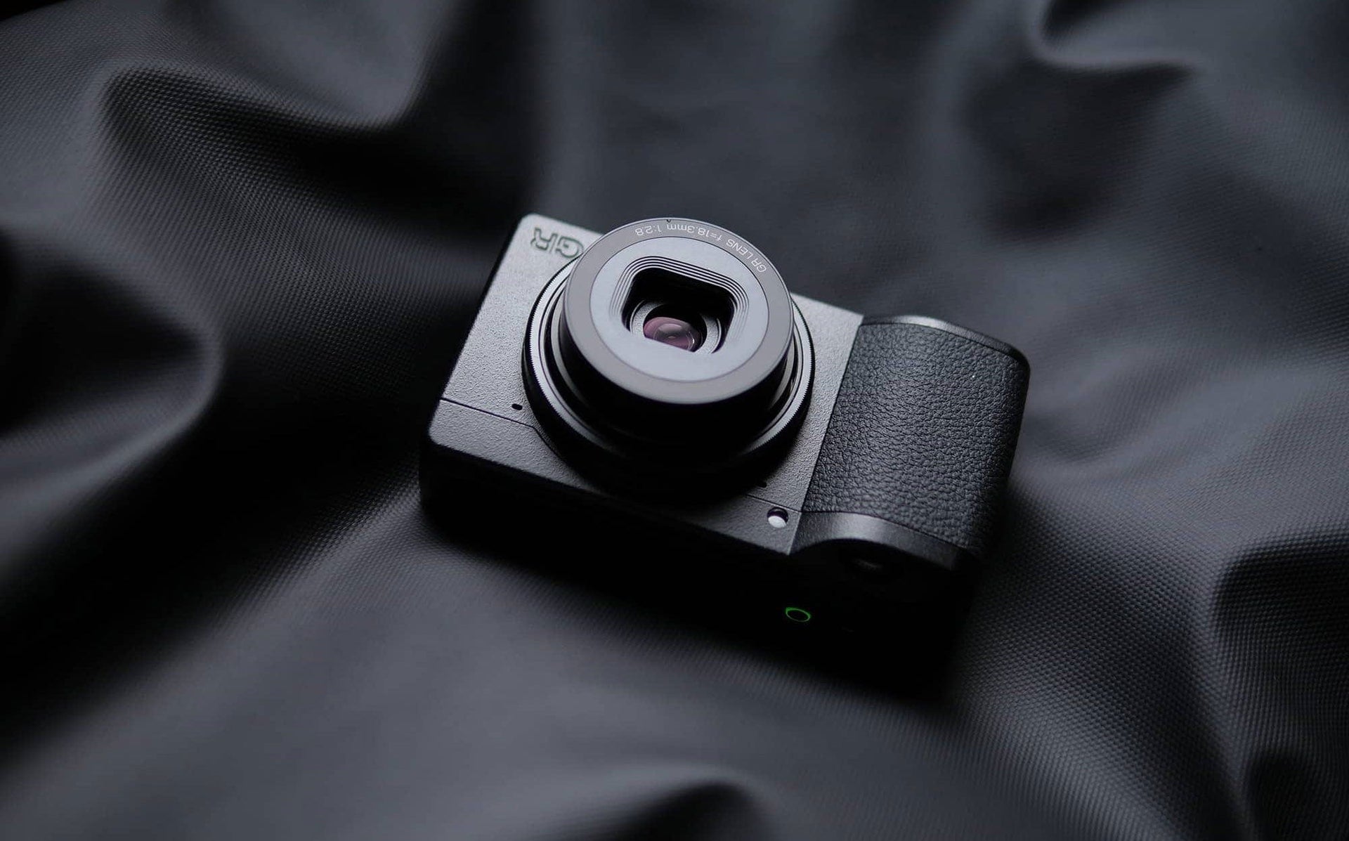 RICOH GR - Official Store - Digital compact cameras for street photo